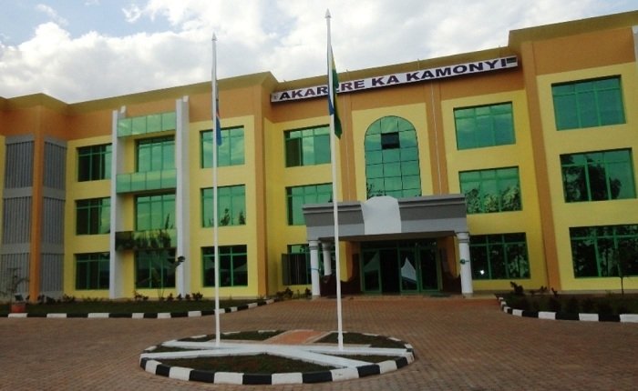 Kamonyi: Abaturage barasaba kwegerezwa ibikorwaremezo – RADIOTV10