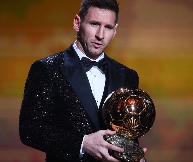 Lionel Messi yegukanye Ballon d’Or, Cristiano Ronaldo aza ku mwanya wa ...