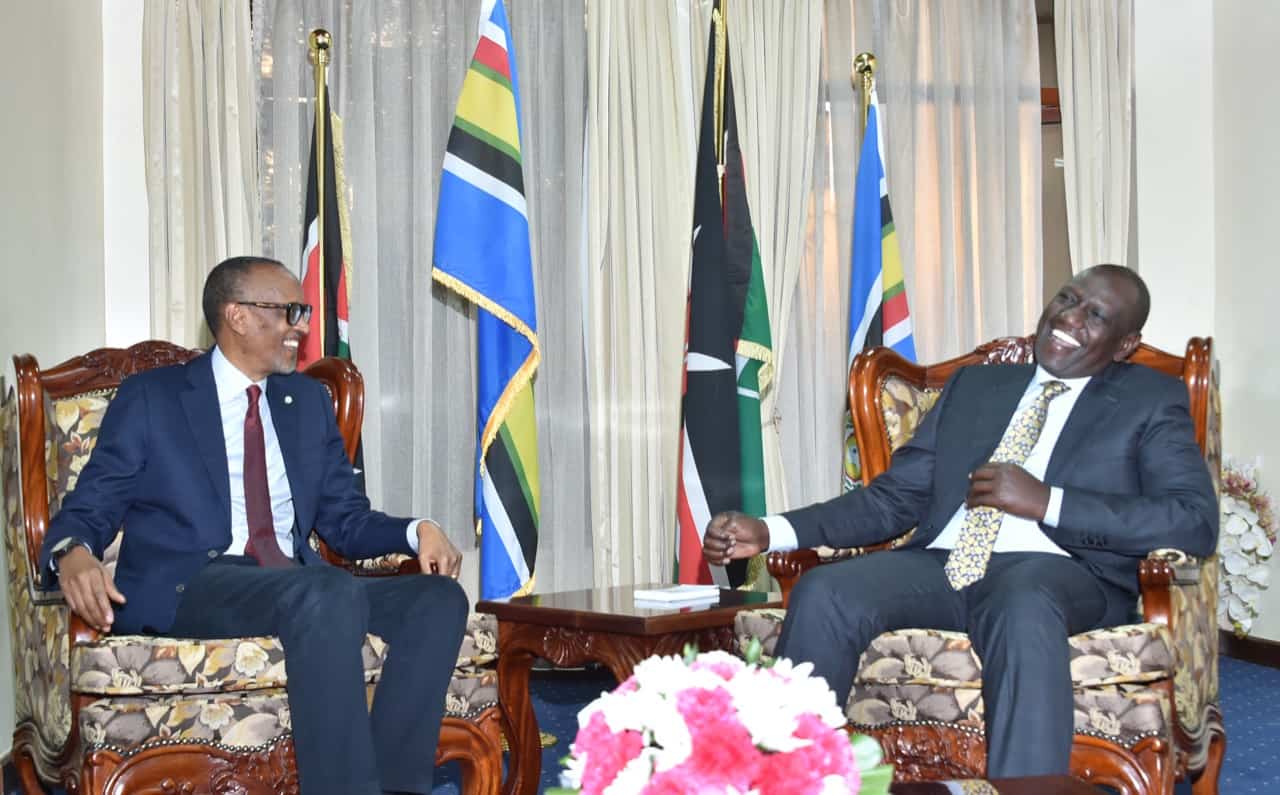 Perezida Kagame muri Kenya yakiranywe ubwuzu na William Ruto (AMAFOTO) – RADIOTV10
